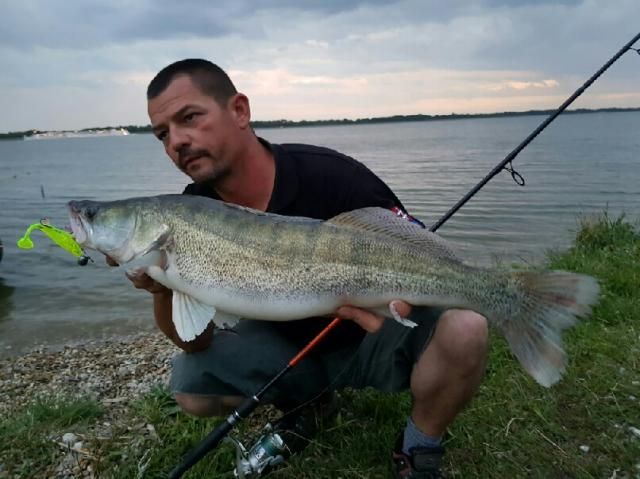 RTV Extra: Lov candáta na přívlač v silné řece - Rybářská TV - SPORTS s ...